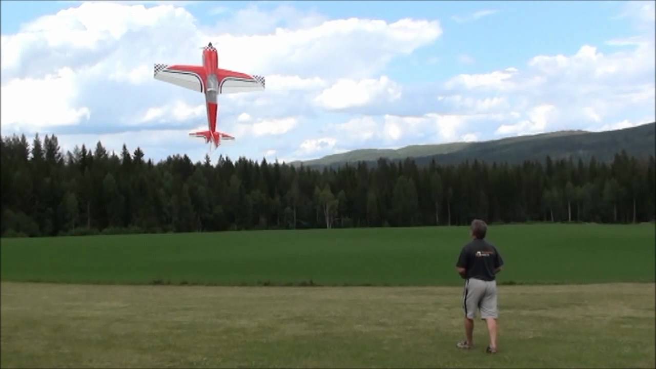 40% Pilot Extra 300 - YouTube