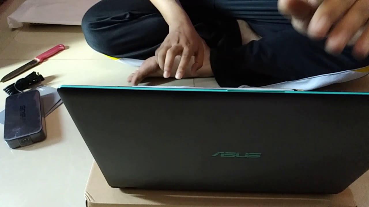 Unboxing Asus F560U - YouTube