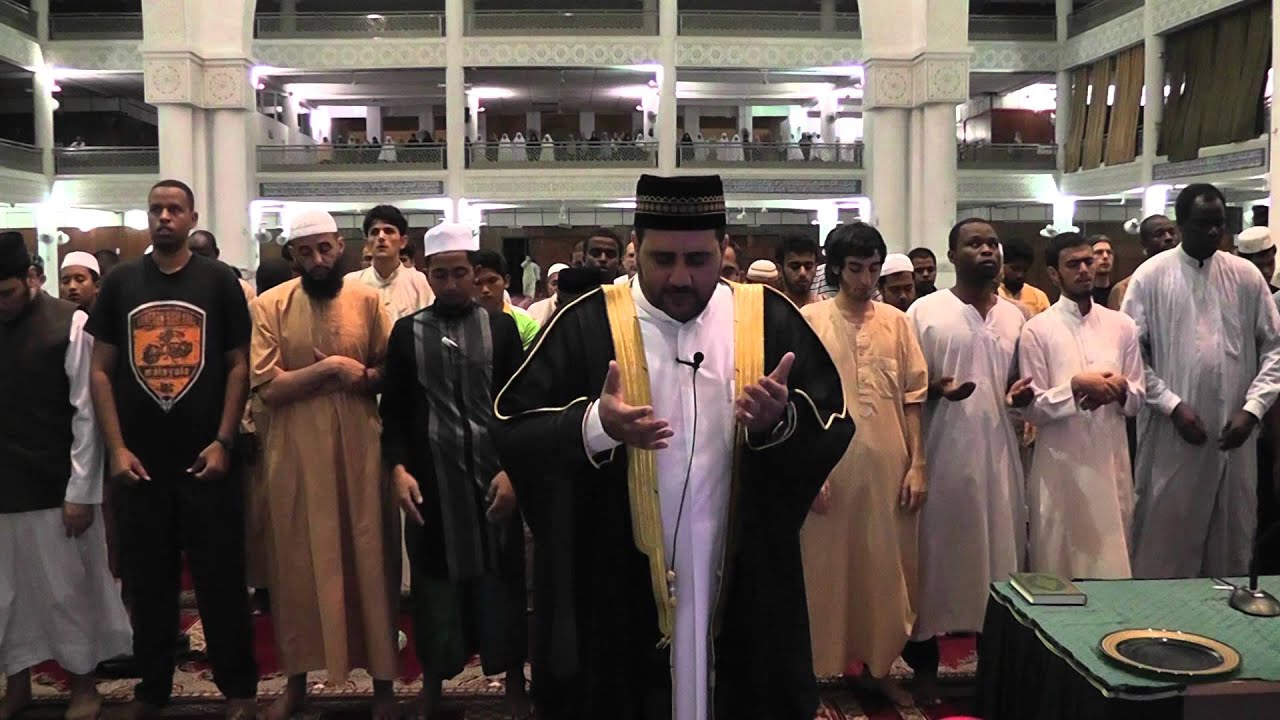 IIUM TARAWIH 21-06-2015 Imam Sheikh Nuri Saleh Part 2/2 - YouTube
