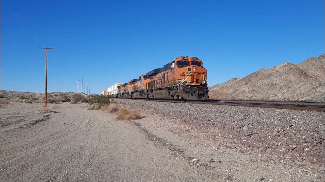 ES44 Leads A Z Train Elephant Style, w/ H2 Trio And Great Crew! | 2021 ...
