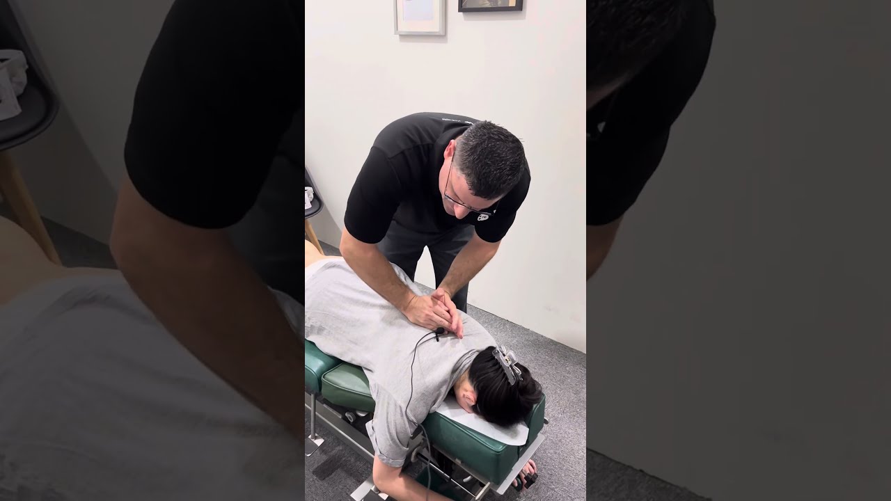 ASMR doctor. Satisfying ASMR spinal crack. Asmr chiropractic adjustment ...