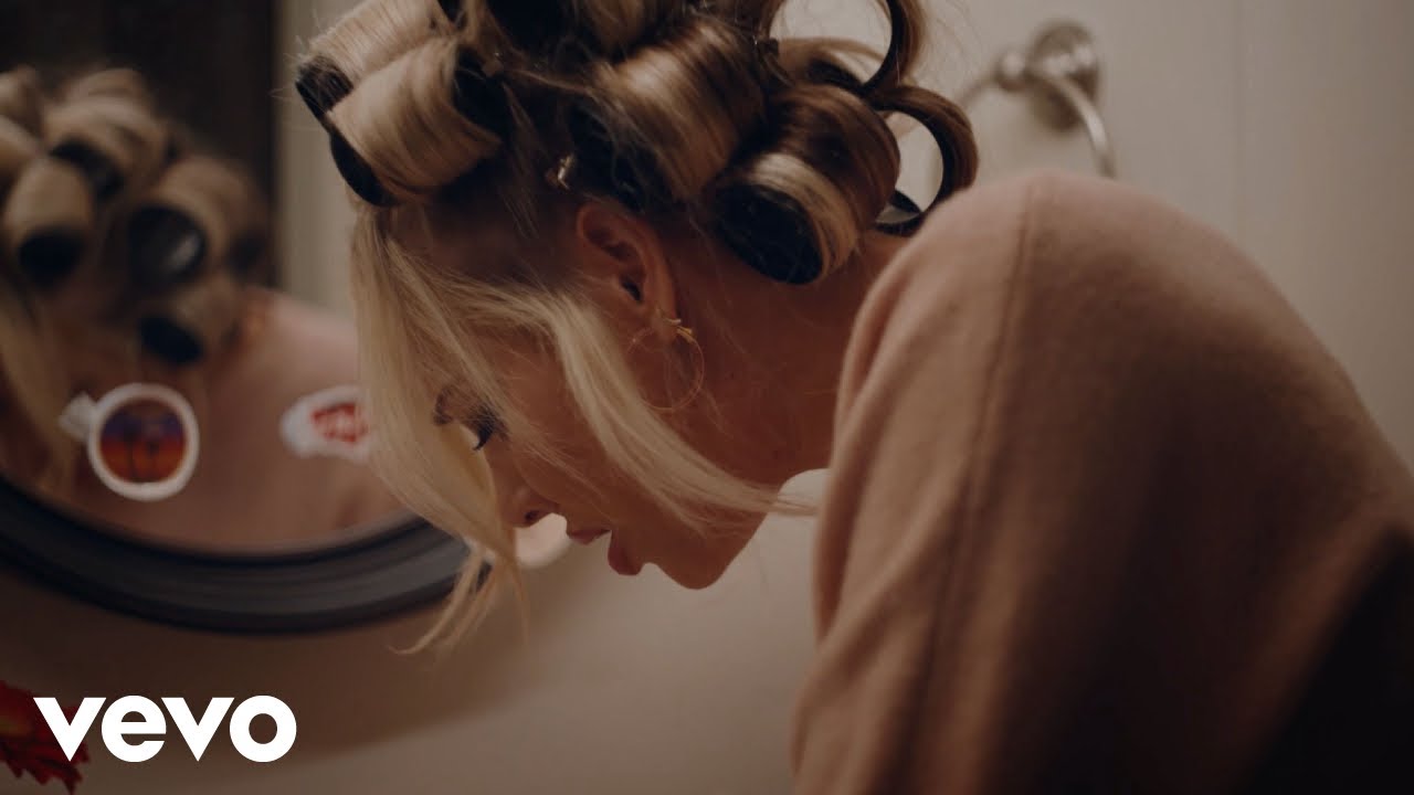 MacKenzie Porter - Young At Heart (Visualizer) - YouTube