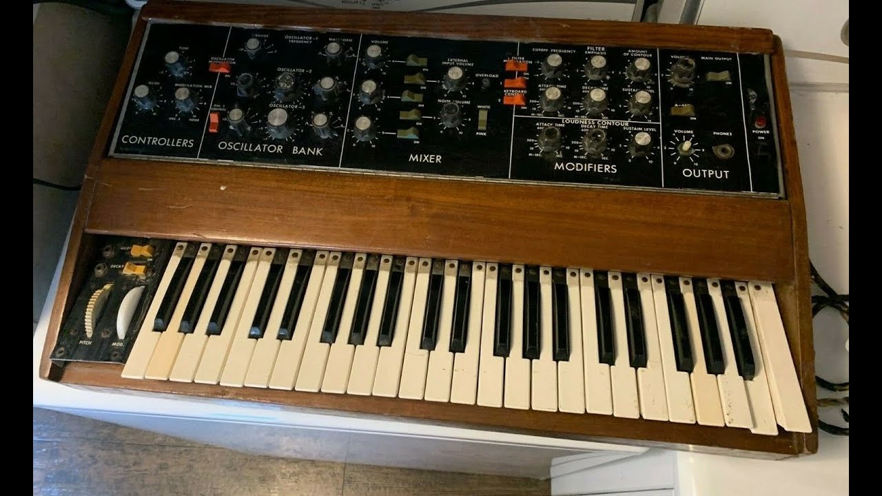 Restoring a Moog Minimoog: Unboxing - YouTube