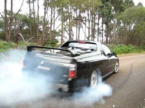 VZ Maloo R8 Burnout - YouTube