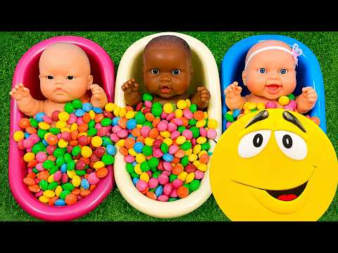 Sorting Colorful Candy with Baby Dolls — Satisfying Color Play