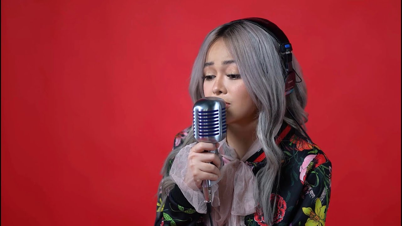 The Side Character by Janine Berdin | NYLON Manila Live Performance ...