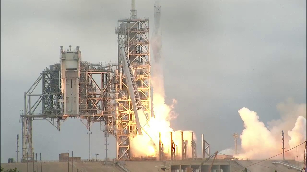 Liftoff of SpaceX CRS-10 from Pad 39A - YouTube