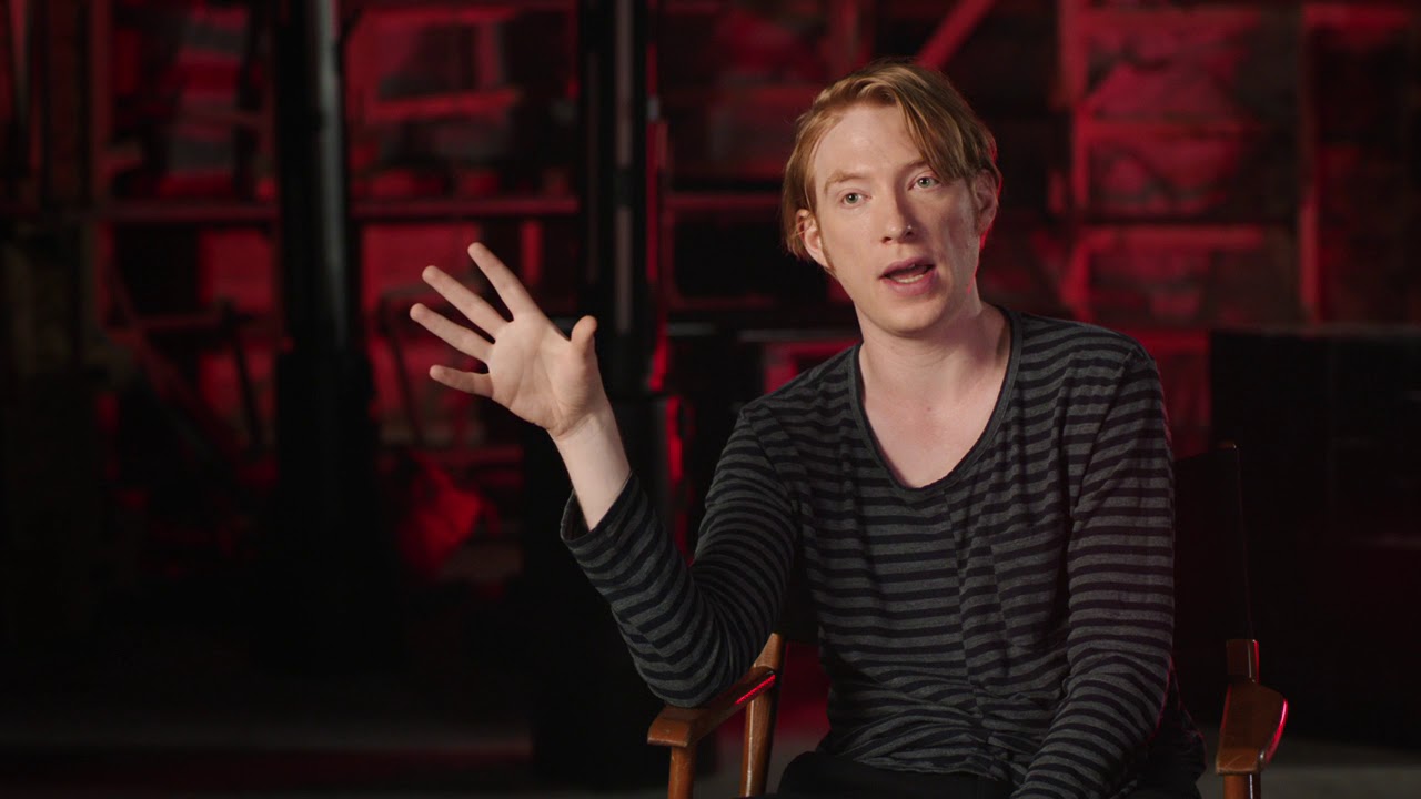 Star Wars: The Last Jedi: Domhnall Gleeson "General Hux" Behind the ...