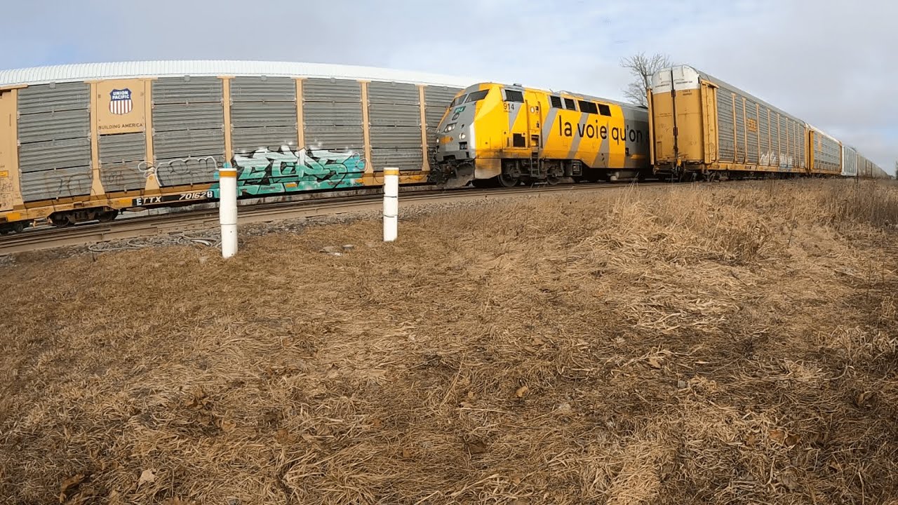 Triple train meet in Lansdowne! - YouTube
