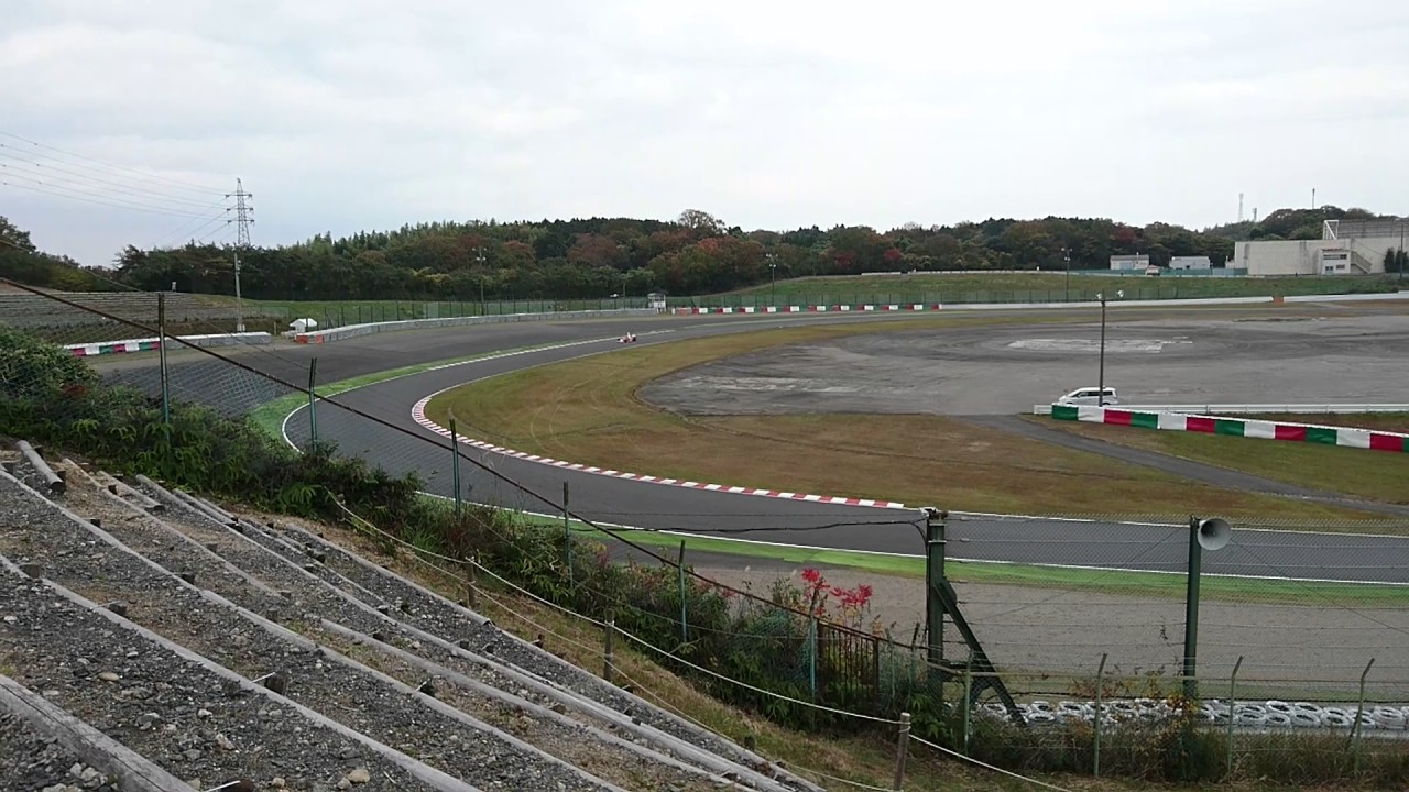 Classic F1 at Spoon curve, Suzuka - YouTube