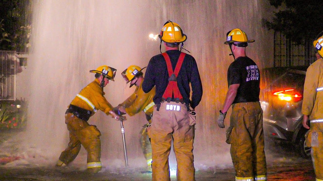 LAFD Light Force 29: Sheared Hydrant (Larchmont Village) - YouTube