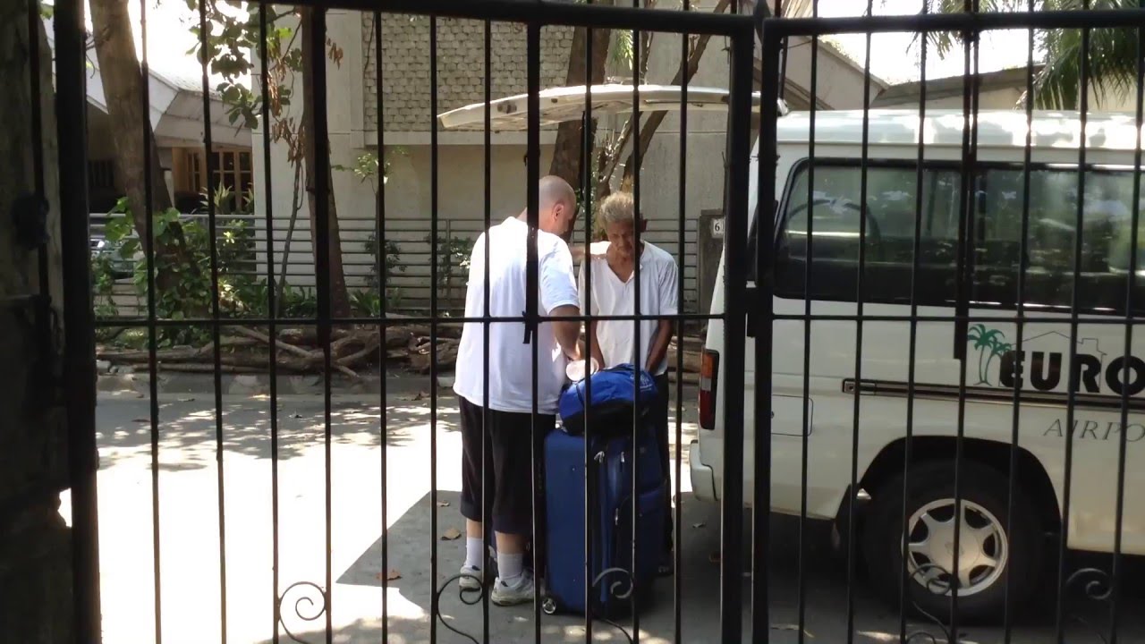 Brother Scott Prays With His Driver - Philippine Mission Trip 2016 ...