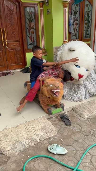 Bikin heboh bocil ff lagi naik singa depok dimakan can macanan - YouTube