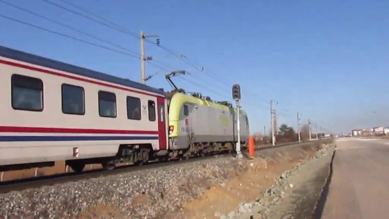 TCDD E 68000 Hızlı Ekspres Geçişi - YouTube