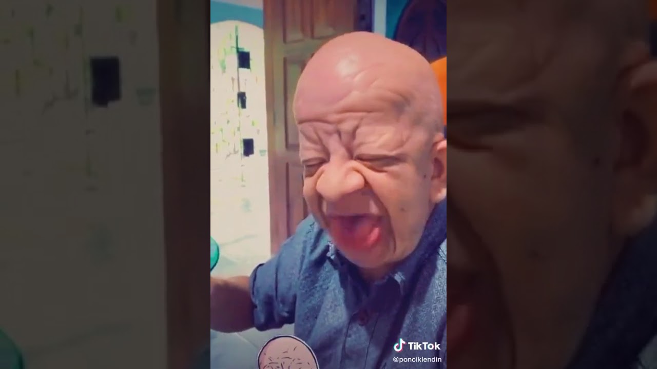 Tizio che beve succo... Strange is drinking Juice... - YouTube