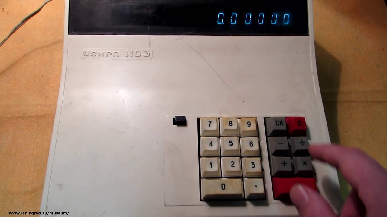Soviet calculator Iskra 1103 (circa 1980). Калькулятор Искра 1103 ...