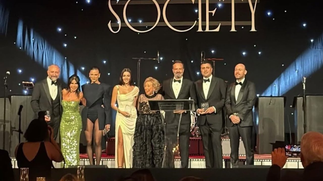 Hande Erçel in New York! Proudly Representing Turkey! 🇹🇷 Unforgettable ...