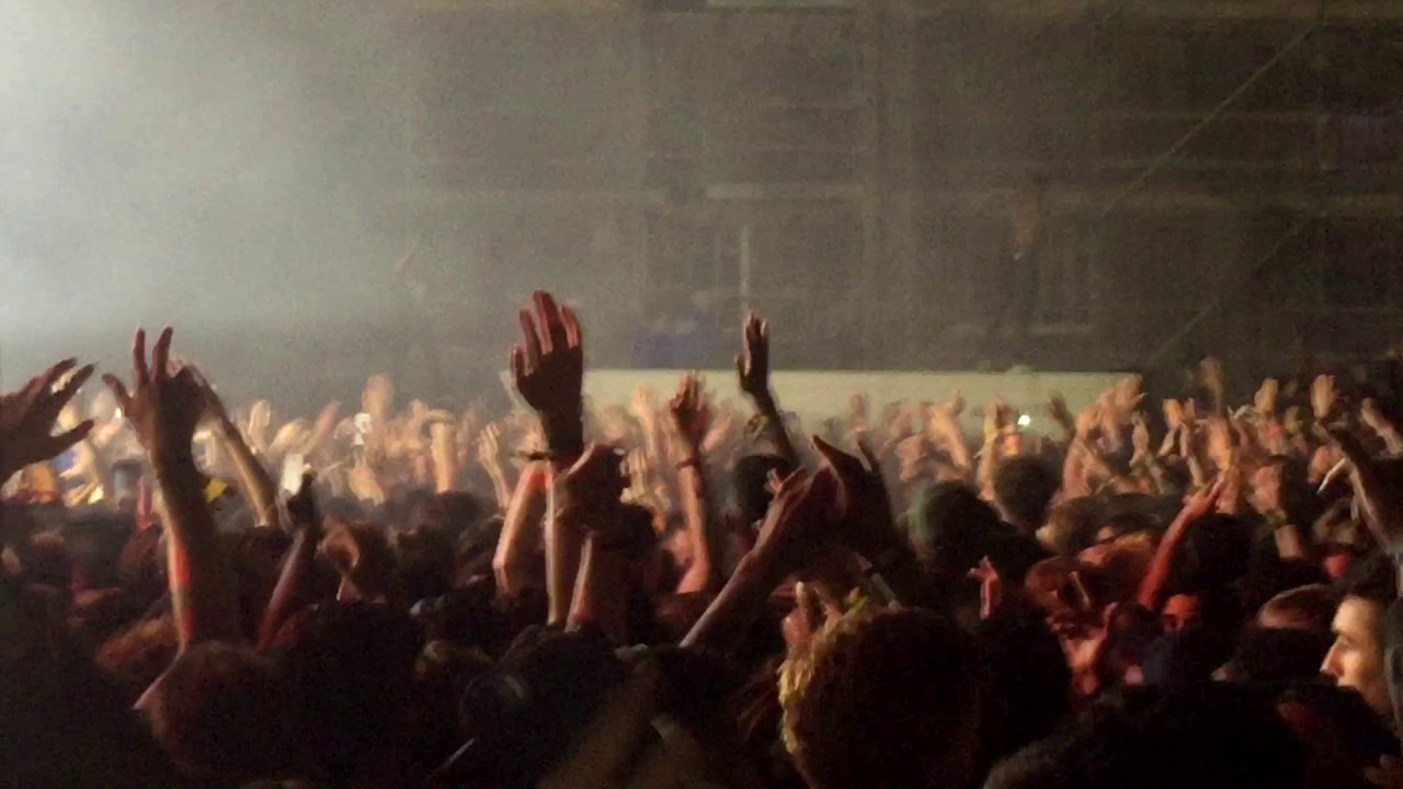 Travis Scott - Antidote (Stage Diving From Building) [Live @ WOO HAH ...