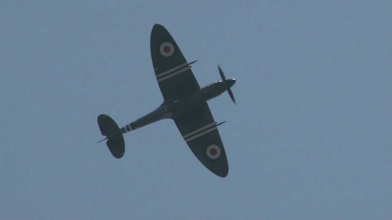2011 Atlantic City Airshow - Jim Beasley Jr. & Supermarine Spitfire ...