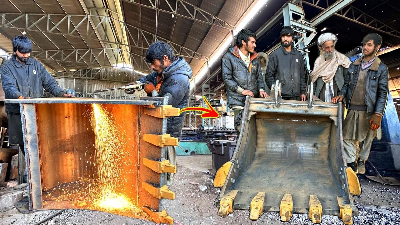 Manufacturing Processes of Excavator Machine Big Size Buckete from new ...