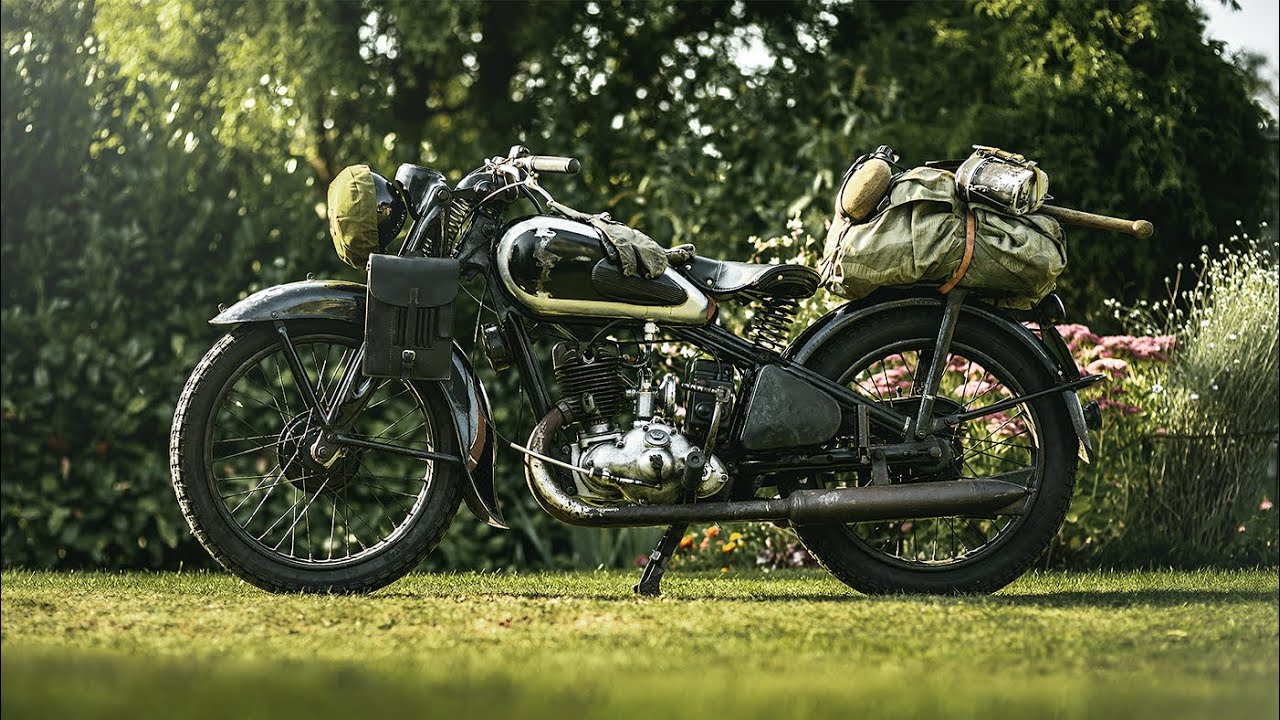 DKW SB 200 1938 Smoky cold start on first kick. - YouTube