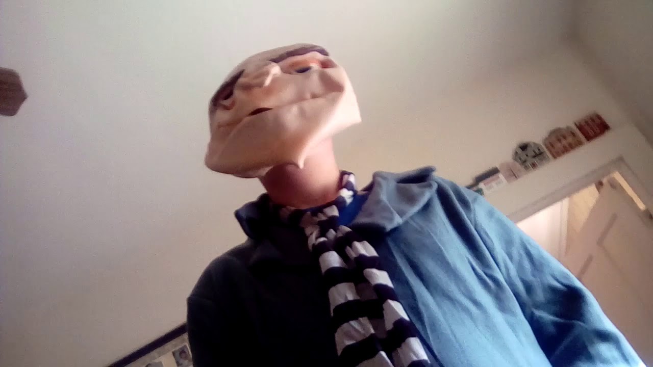 Its screaming episode 15 Halloween gru costume and bumblebee mask - YouTube