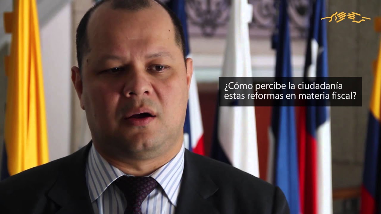 Entrevistamos a Óscar Lovera sobre política fiscal en Paraguay - YouTube