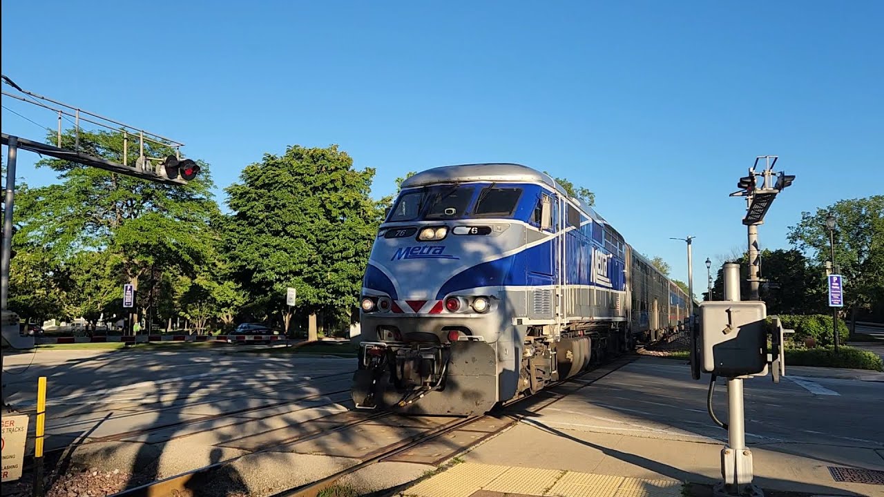 First train of Chicago 2024!! Metra 76 Ex-Surfliner Leads an outbound ...