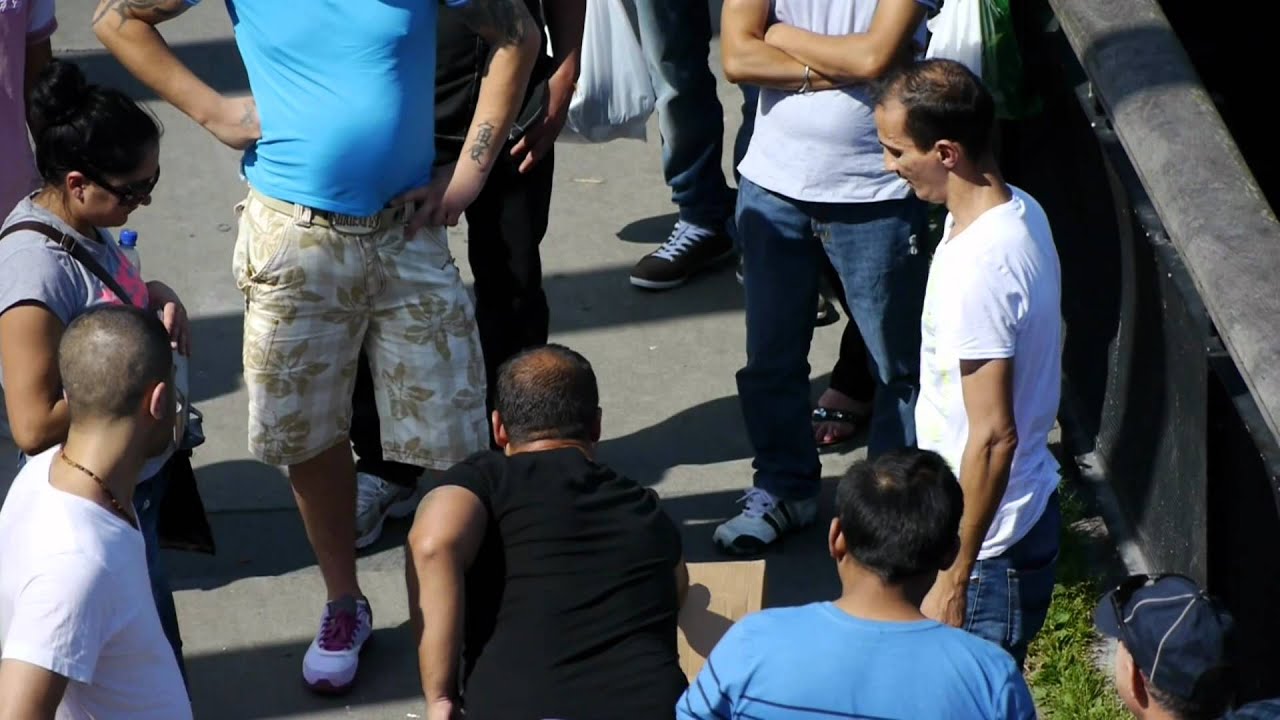 Street scammers' tricks - YouTube