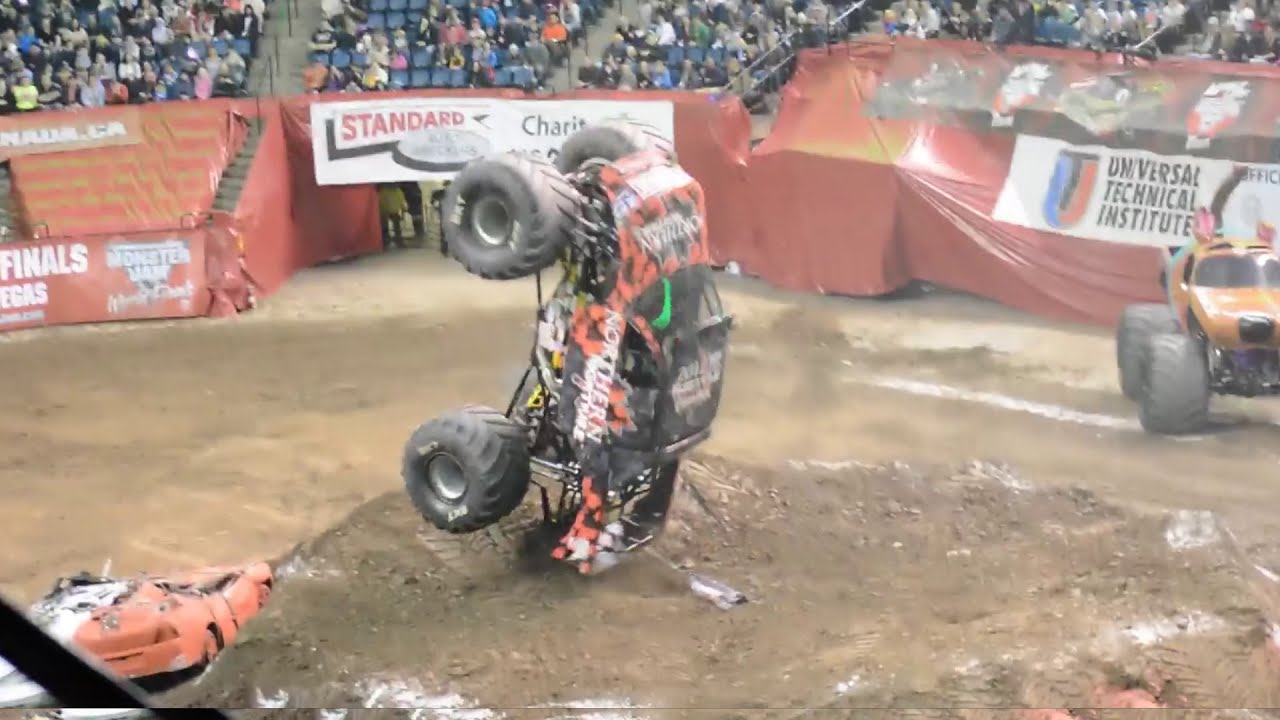 Monster Jam Hamilton 2016 - YouTube
