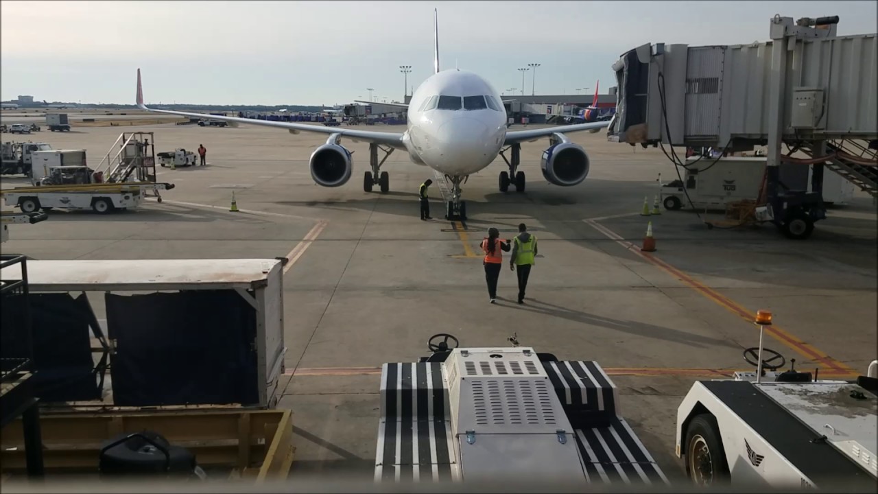Spirit Flight Gate Arrival Atlanta Airport Hyperlapse - YouTube