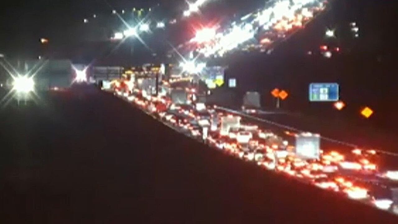 Vehicle fire causes backups on I-20 East in DeKalb County - YouTube