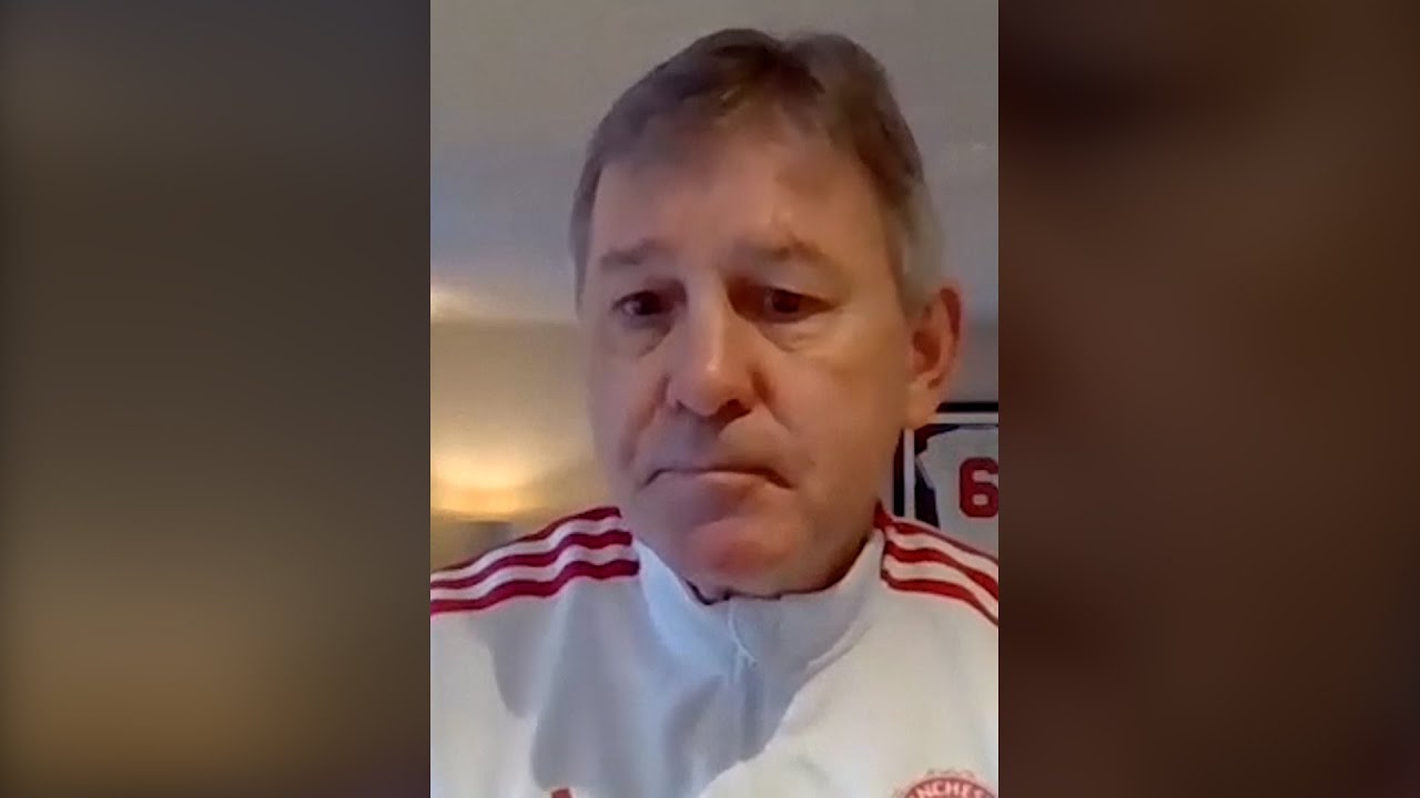 ‘He’s just like Sir Alex Ferguson!” 👀 Man Utd legend Bryan Robson ...