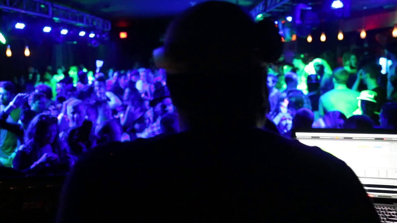 4 x 2 Ryze Toronto DJ Addy & Mikey Terra - YouTube