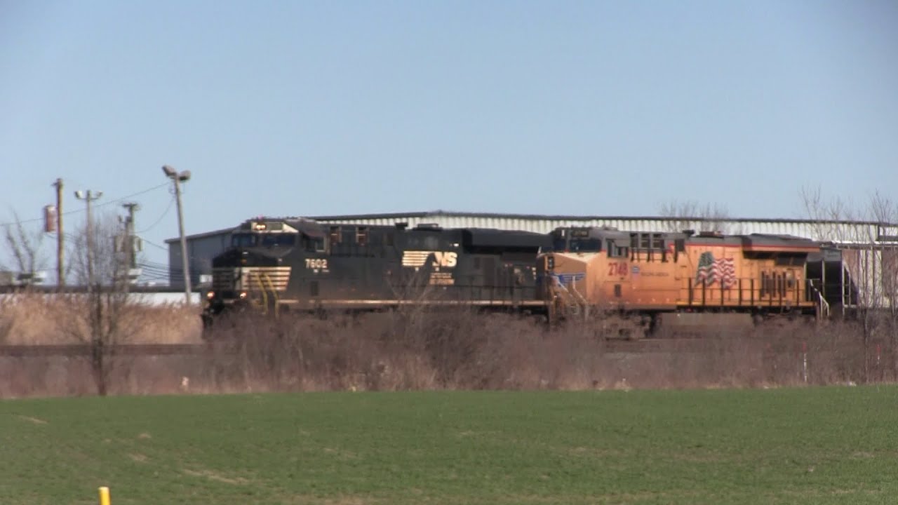 Norfolk Southern Manifest Train NS 7602 & UP 2748 Locomotives At ...