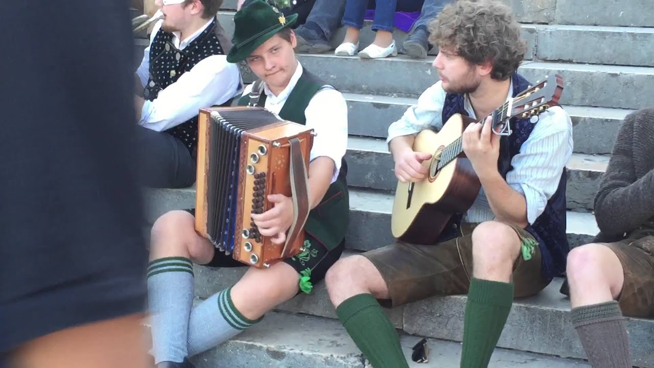 Munich Oktoberfest Street Music - YouTube
