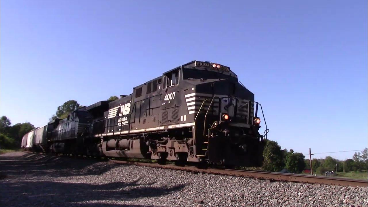 Trainspotting: NS #4007 leads a NS manifest at CP Palm - YouTube