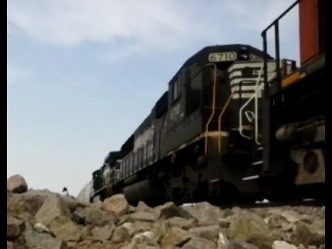 NS #6710 (SD60) on the Roadrailer at Saginaw, TX (August 30, 2015) - YouTube