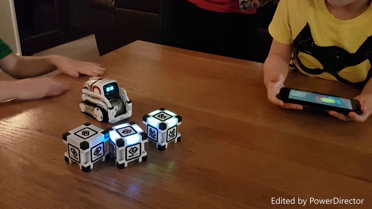 Meet Cozmo - YouTube