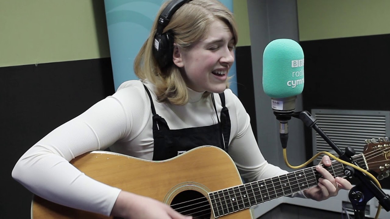 Mabli Tudur - Un Seren - YouTube