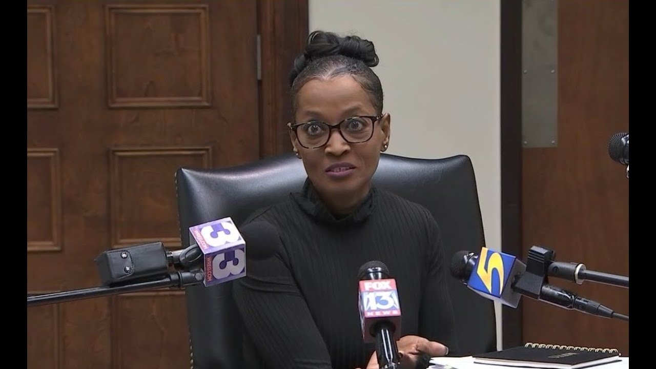 Shelby County Clerk Wanda Halbert breaks her silence after closing of ...