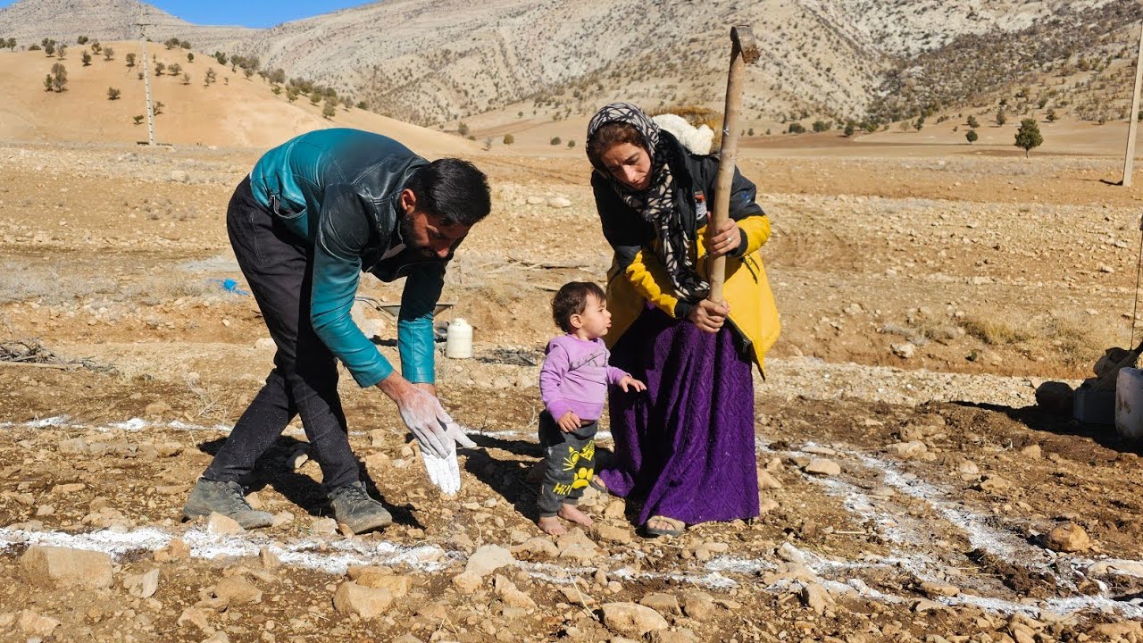 Wandering nomads: building a nomadic shelter for a displaced family ...