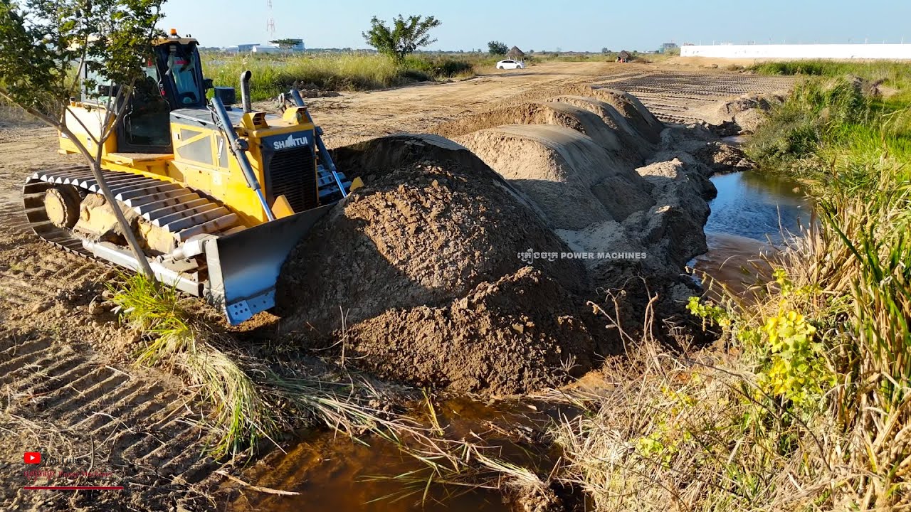 Amazing EP-02 Powerful Dozer Push Cutting Sand To Floodplain Of ...