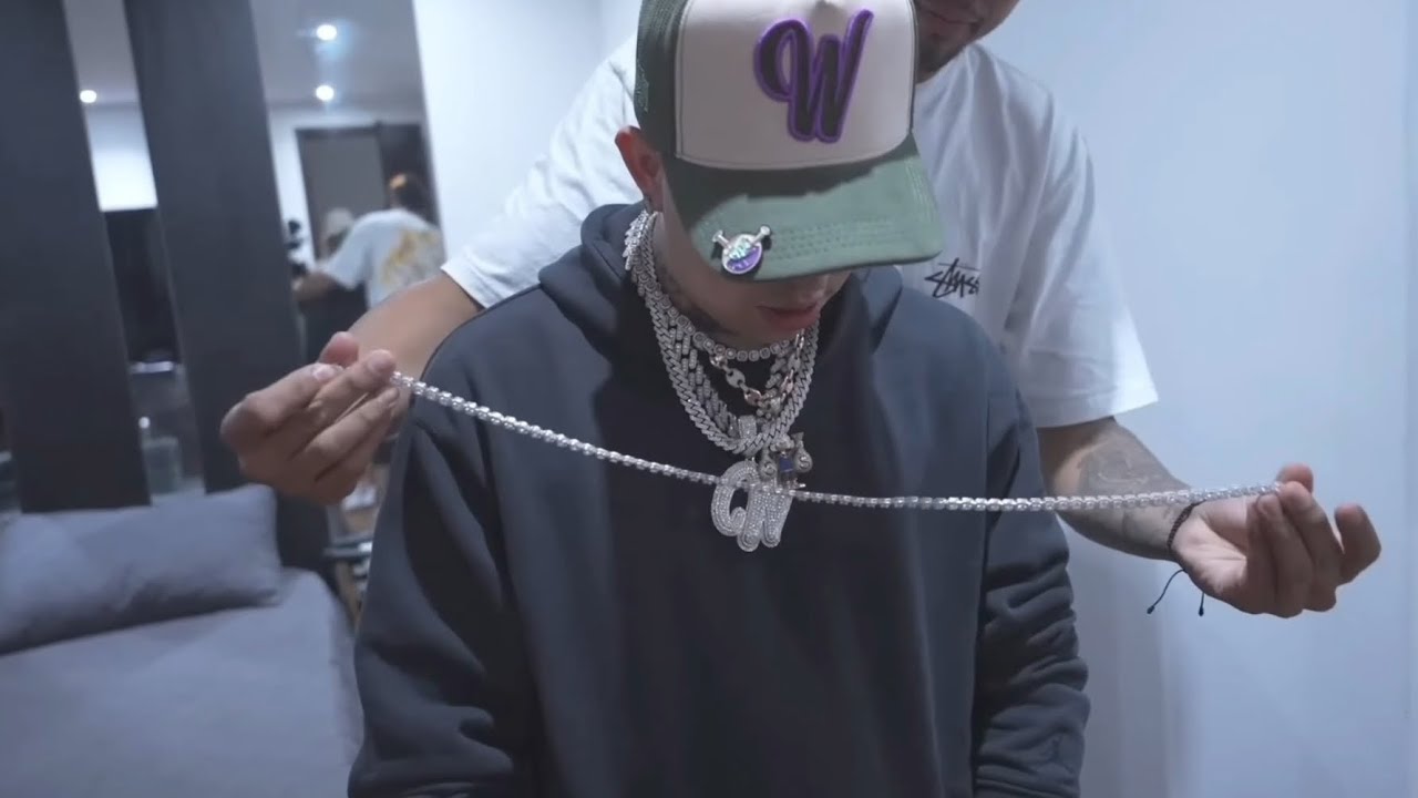 WESTCOL MOSTRANDO TODAS SUS CADENAS 😏 - YouTube
