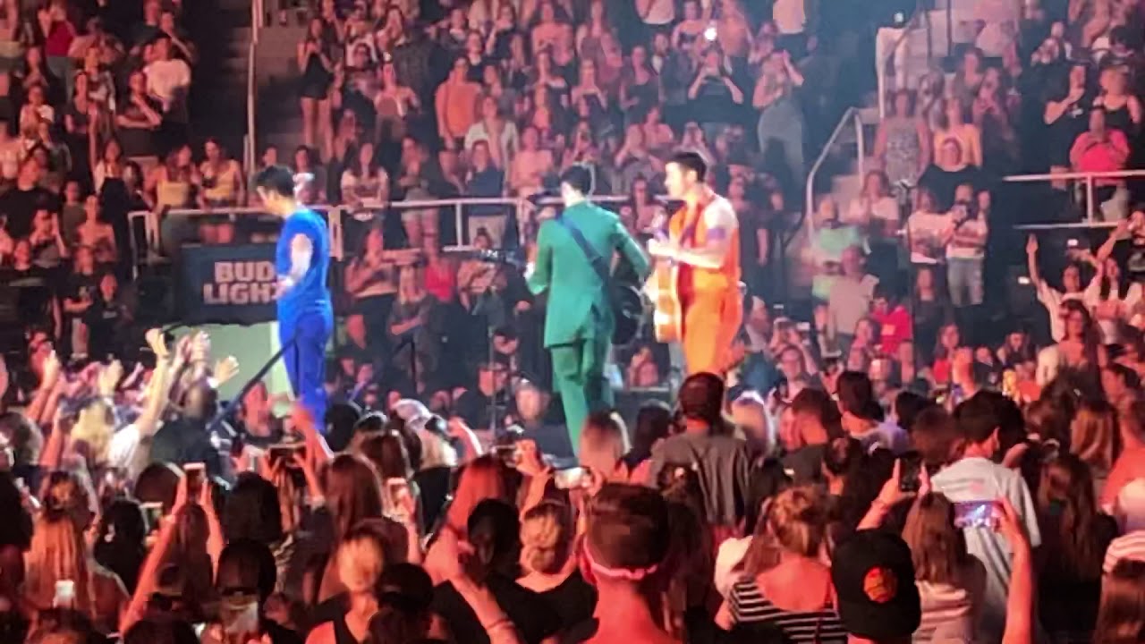 Jonas Brothers Concert - YouTube