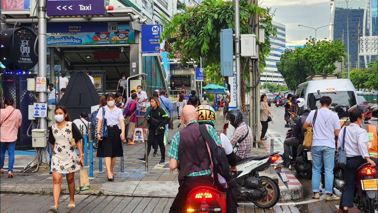 4K 🇹🇭 Walking through Ratchadaphisek Road (Phra Ram 9 MRT Station) in ...