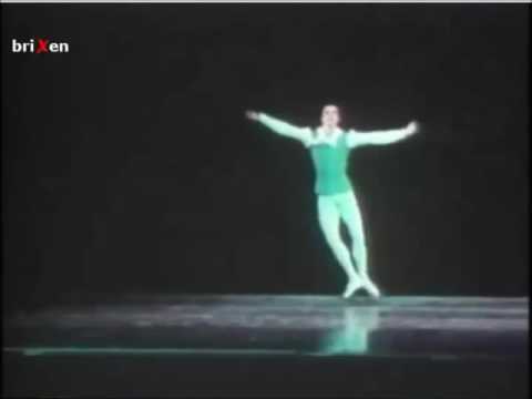 Tchaikovsky Pas de Deux - Balanchine - male variation - Villella - YouTube