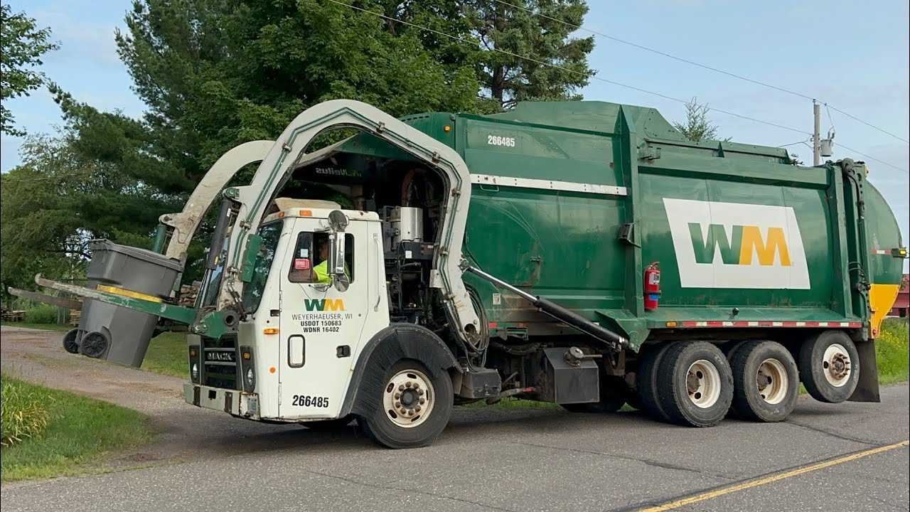 Front Curotto Grippers on a WM Mack LEU McNeilus Contender Garbage ...