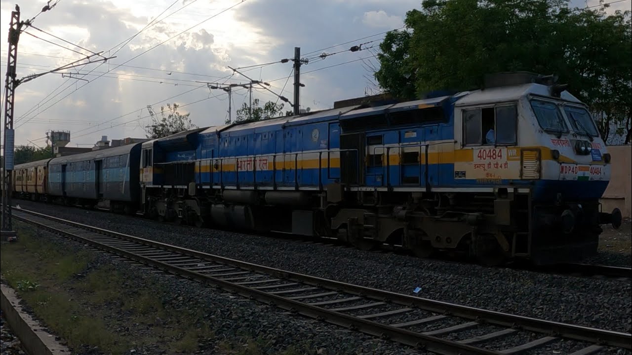 Dangerously Thrashing SPEEDY WDP4D Locomotive Pulling Blue and Yellow ...
