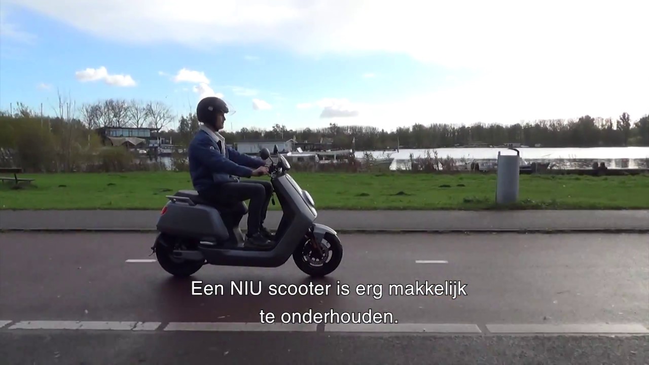 De nieuwe elektrische scooter NIU N1 bij Scooterspot Amsterdam - YouTube